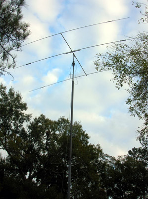 (left) Mosley TA-32 jr. HF Tri-Band Beam Antenna on a 40' Crank-up Pole ...